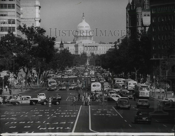 1965 Street view of the US Capitol building - Historic Images