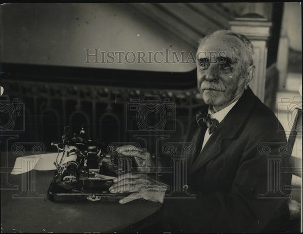 1922 William Harman, blind vet of 2 wars at age 91 - Historic Images
