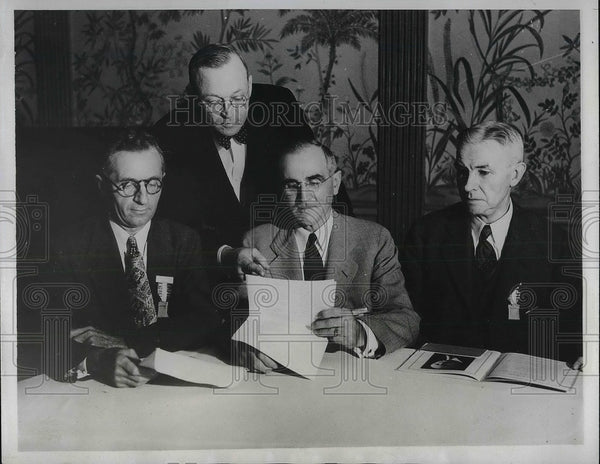 1933 Henry Strickland, JF Bennett,RE Ross,W Collins - Historic Images