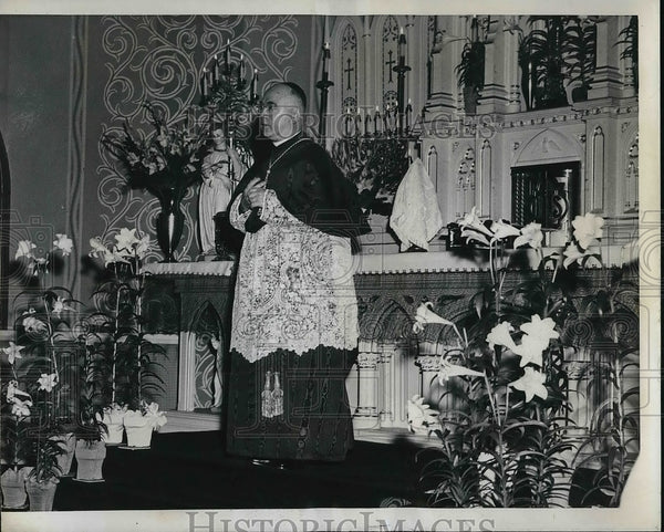 Press Photo Francis Cardinal Spellman in the Church of the Holy Ghost ...