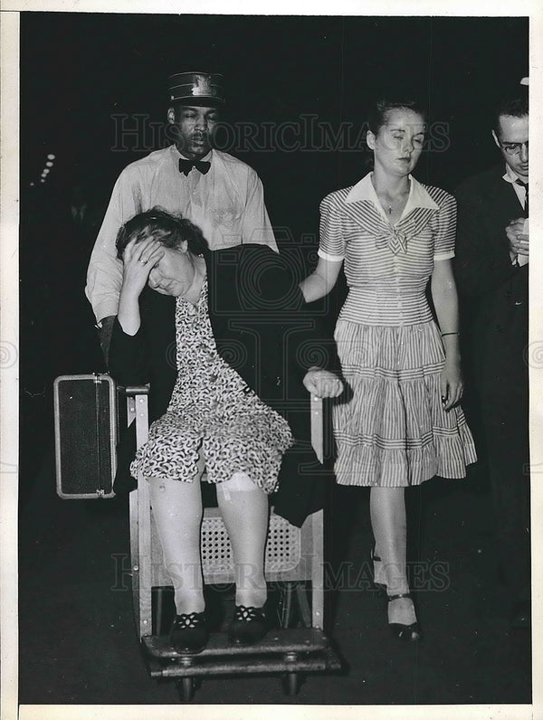 1943 Mrs Sara Larkin in the wheelchair with her daughter Mrs. Neary ...