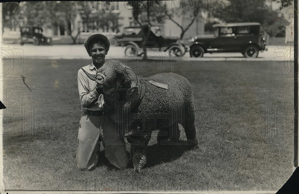 Joe kinney & his ram Oscar in Del Rio, Texas - Historic Images