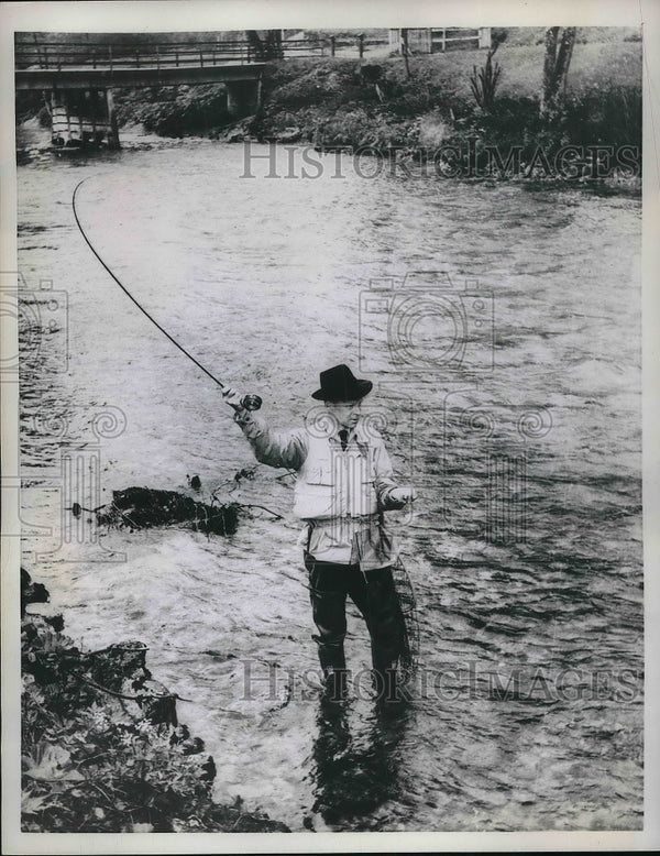 1958 Press Photo Berchtesgaden, Germany Gen Lauris Norstad of NATO fis ...