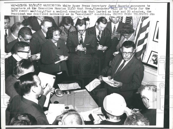 1957 Press Photo White House Press Secretary James Hagerty Press Confe ...