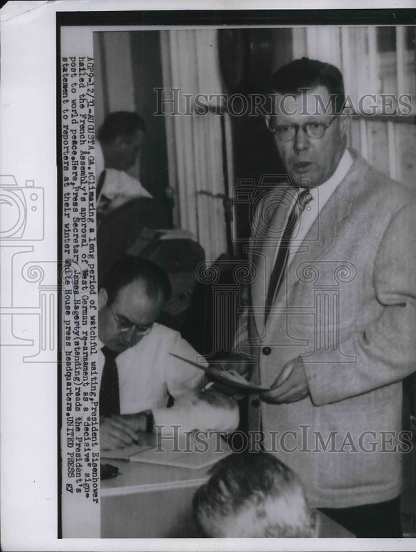 1955 Press Photo Augusta, Ga Pres. Press Sec James Hagerty reads state ...
