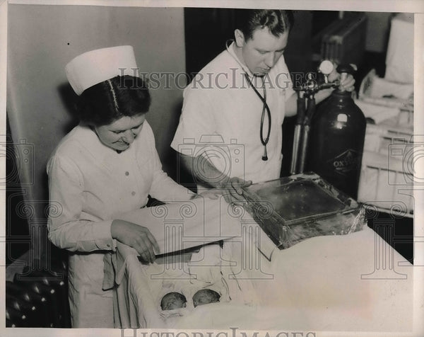 1939 Press Photo Quadruplets born to Mrs. Marie Pennetti - Historic Images
