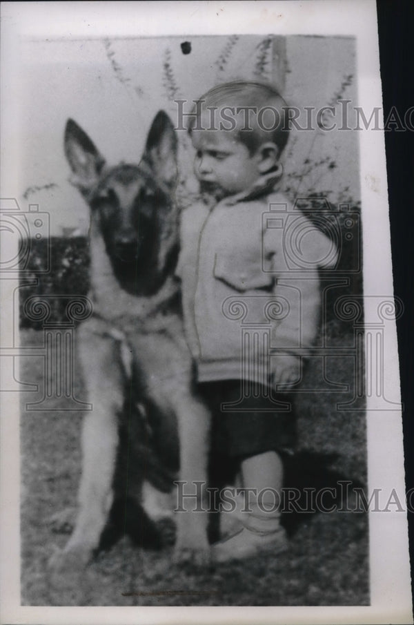 1938 Press Photo Dean Tripp & his pet German shepherd - Historic Images