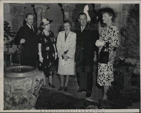 1946 Press Photo General Tryvgve Lie, James Roiner, Mrs. James Girl, W ...