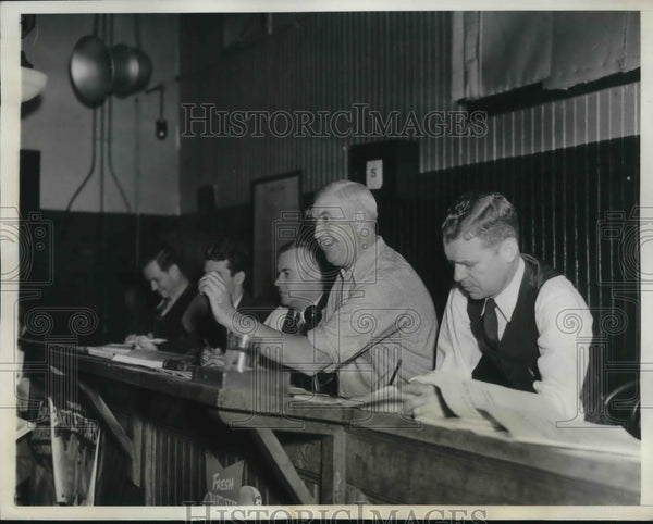 1937 Press Photo Eddie Gorman, auctioneer, quoting prices, in New York ...