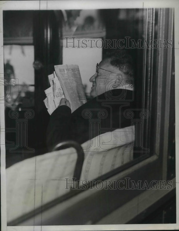 1933 Press Photo Maxim Litvinoff Reading Newspaper on Train Leaving Ne ...