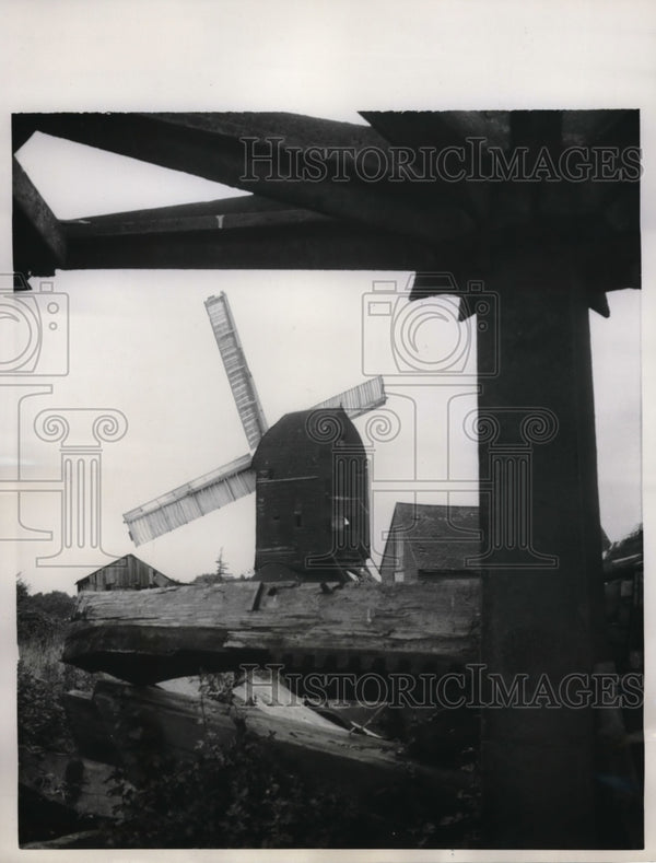 1961 Press Photo Redhill, Surrey England, Oulton windmill from 3rd cen ...