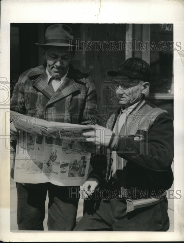1943 Press Photo Walter Machewich father of the 3 sons serving in unif ...