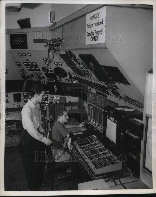 1952 Press Photo 18 year old Paul Messinger sits at control panel of w ...