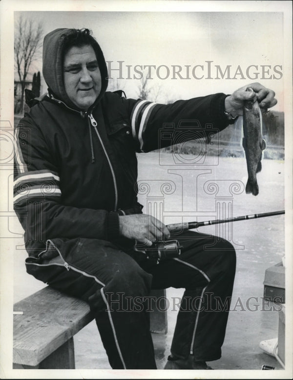 Press Photo John Bien of Maple Heights Ice Fishing - Historic Images