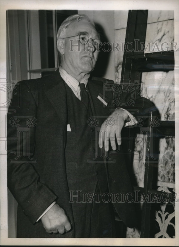 1938 Press Photo Louis Morris, Farmer From Iowa Addresses Industry Mee ...