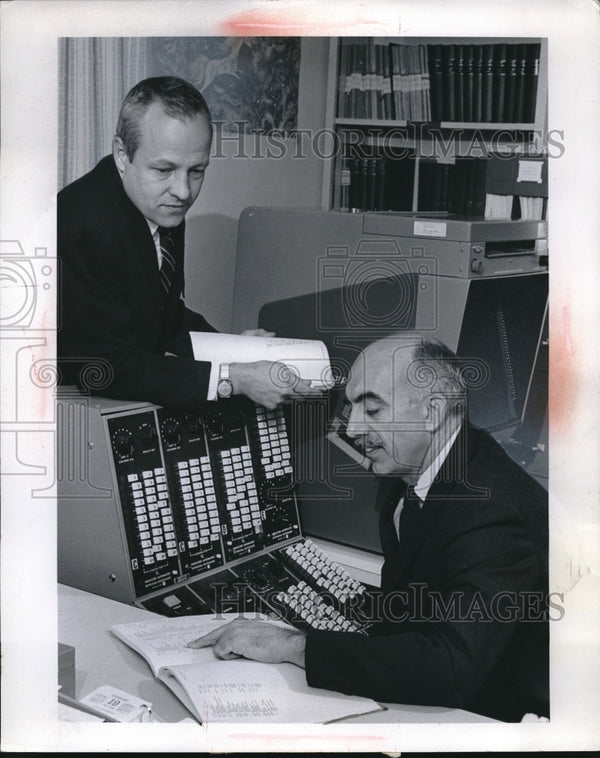 Press Photo Dr James Coke & Dr John Rickert at the Russian Urban Cente ...