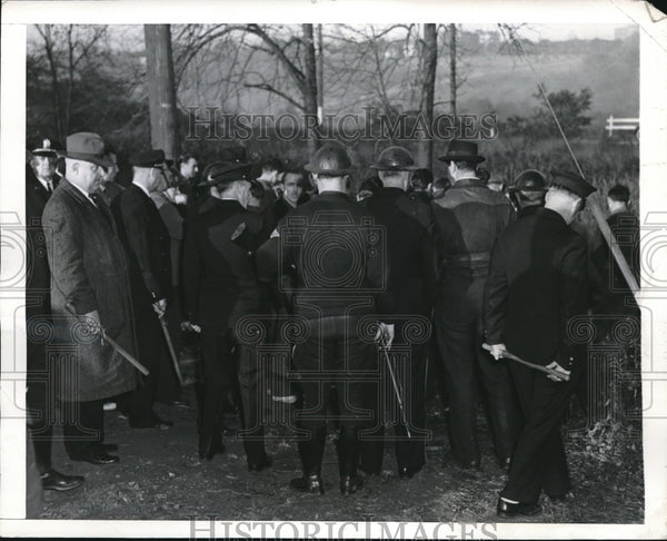 1941 Police guard Air Assoc. plant in Bendix, NJ during CIO strike ...