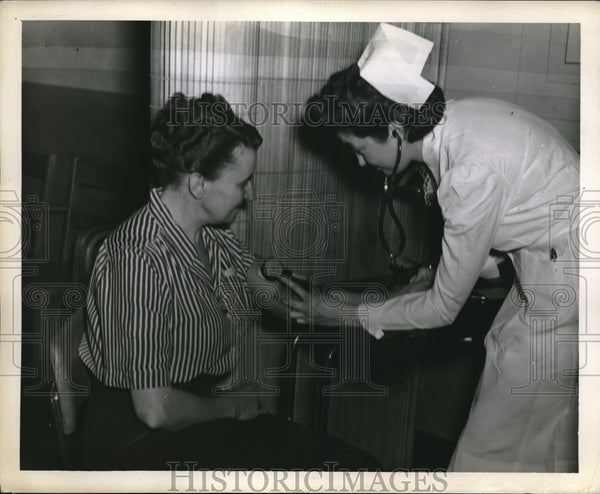 1943 Pauline Campbell donating blood, nurse Donna Grachanine assist ...