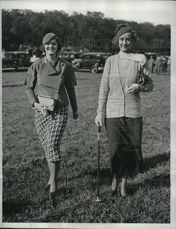 1933 Mary Weld & Camilla Moss at West Hills, NY race meet - Historic Images
