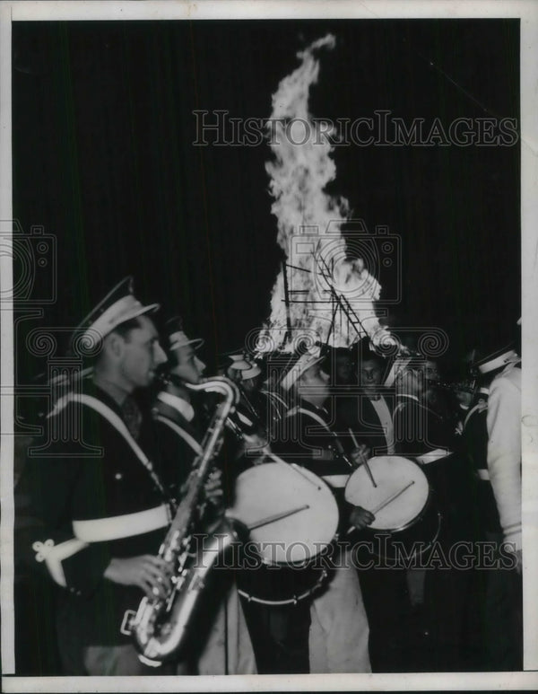 1937 Press Photo Stanford band playing next to bonfire at big game ral ...