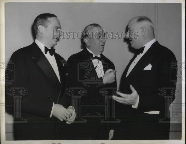 1942 Senator Tom Connally Dons Tux at George Washington Day Dinner ...