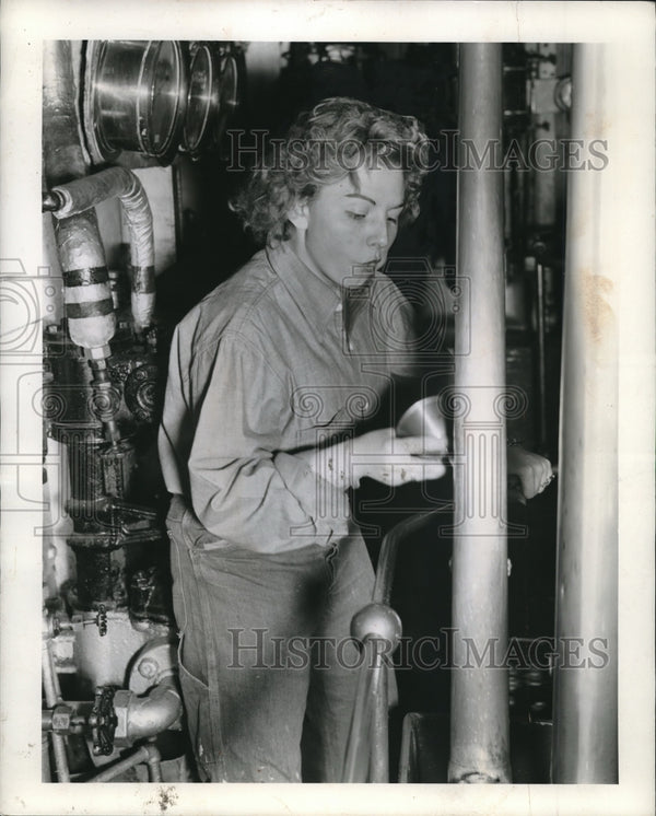 1942 Press Photo Spar Dotte Douthitt of Louisville, Ky - Historic Images