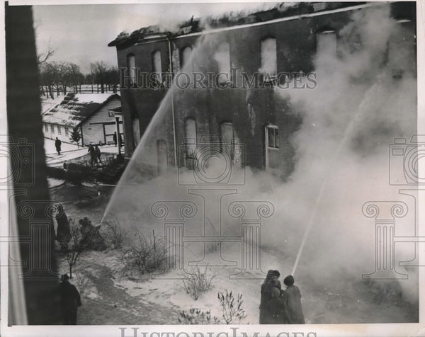 1938 Press Photo Fire razes the barracks at Fort Niagara Garrison ...
