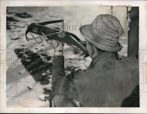 1940 George Snell Jr., 19 year old Harvard Student, Stalks Deer ...