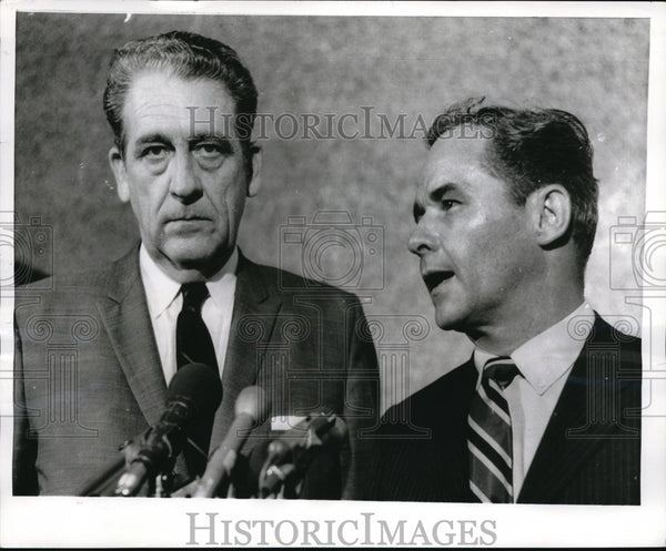 1969 Press Photo James Redmond school superintendent & US Attorney Tho ...