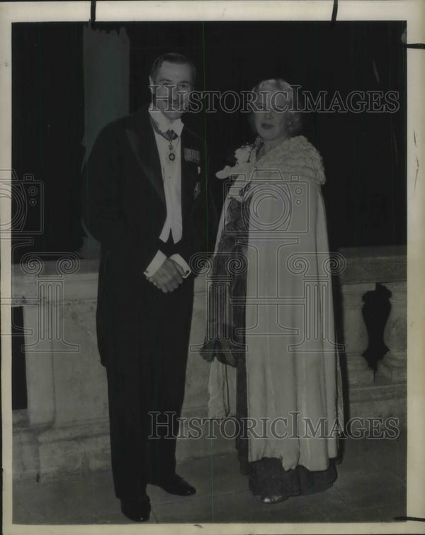 1940 Sir Charles & Lady Dundas, retiring Gov of Bahamas - Historic Images