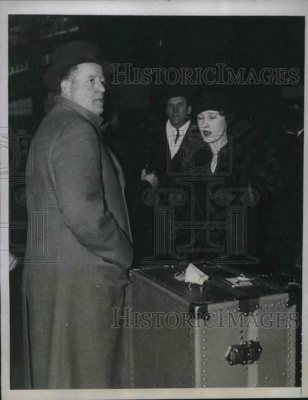1934 Lady Furness Sister of Gloria Vanderbilt Home For Christmas ...
