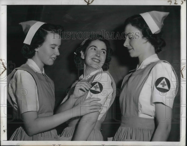 1941 Nurse Aides Mabel Wright, Mariellen Witt & Mrs. David Stanley ...