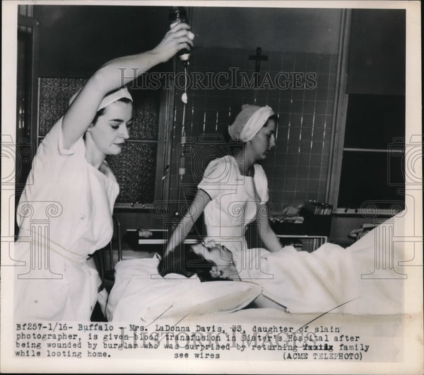 1950 Press Photo Mrs. LaDonna Davis blood Transfusion Sisters Hospital ...