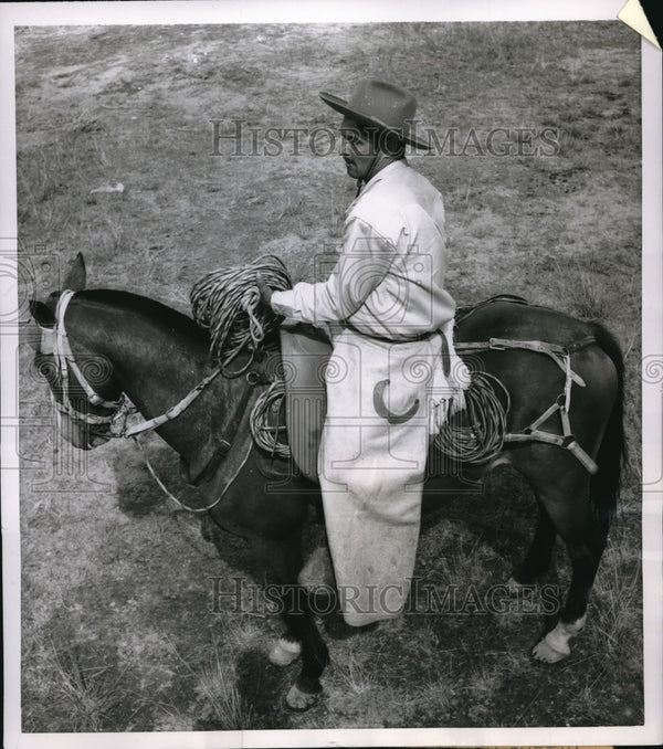 1956 Cowboy Felipe Gonzales Moreno to ride in rodeo at Manizales ...