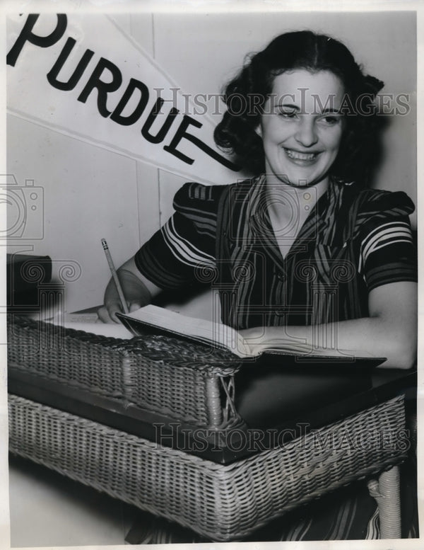 1939 Press Photo Ms. Jean Halmond is a Purdue university CoEd ...