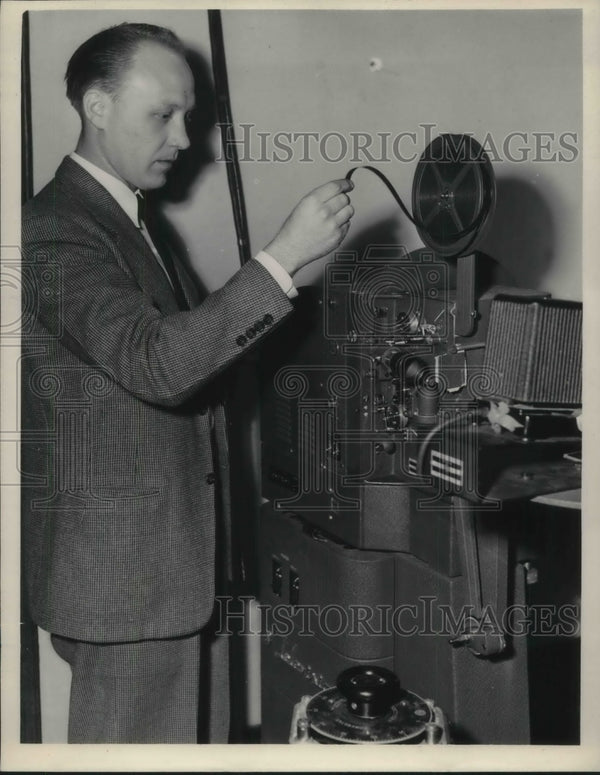 1948 Press Photo Albert L. Odeal Operates Television Film Projector ...