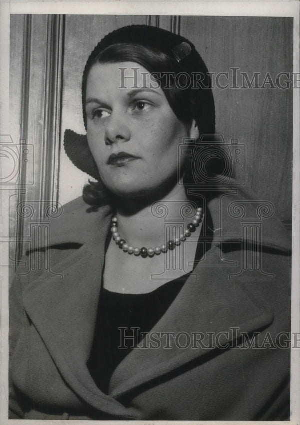 1932 Press Photo Miss Alice Olsen tells police 3 men killed her fiancé ...