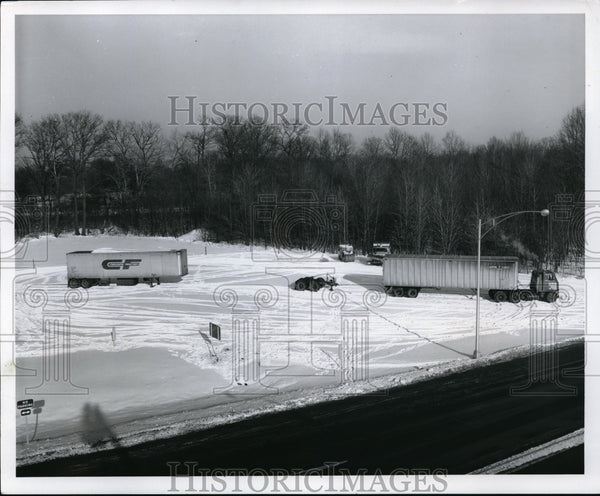 1961 Press Photo Tandem-Trailer Area at Cleveland Interchange ...