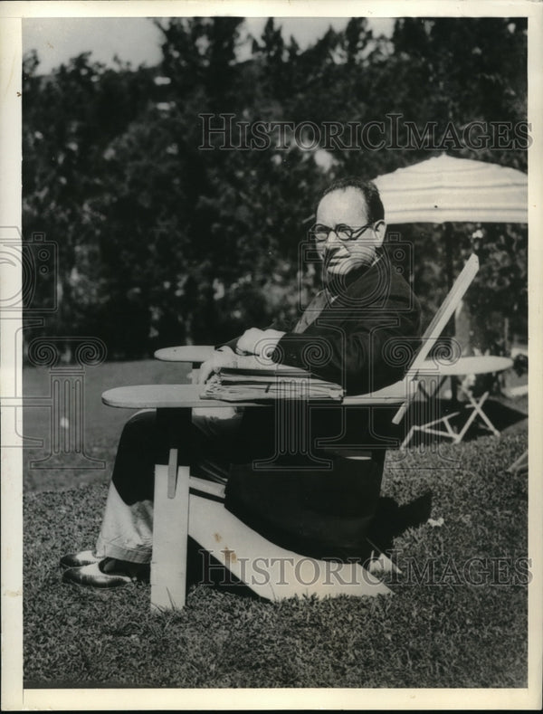 1933 Press Photo Alexander Sachs Jewish Economist & Banker in Bermuda ...