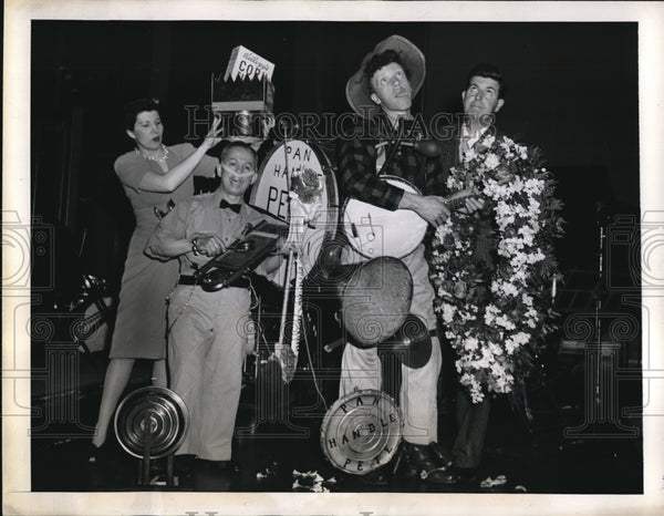 1944 Press Photo Panhandle Pete, Don McNeil, Archie, Nancy Martin, mus ...