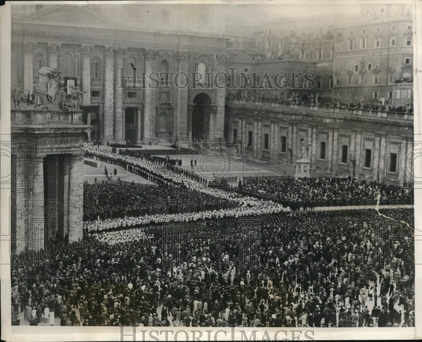 1928 Press Photo Pope leaves Vatican 1st time in 59 years-St Peters Sq ...