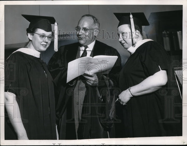 1958 Press Photo John S. Mills, Janet Shoemaker, Louise Miller, WRU Co ...