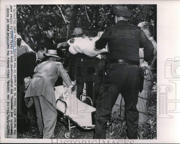 1951 Press Photo Body of murder vic Patty Hull recovered at Live Oak C ...