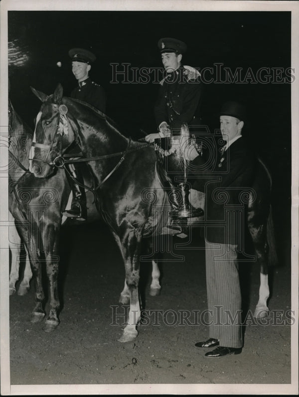 1936 Press Photo Lt JR Talbot-Ponson of UK wins Brooks Bright trophy ...
