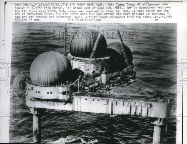 1962 Press Photo This Texas Tower 2 at Georges Bank may be abandoned n ...