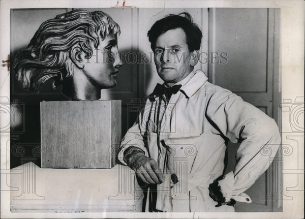 1937 Press Photo Charles Wheeler with a plaster cast of the head of Ar ...