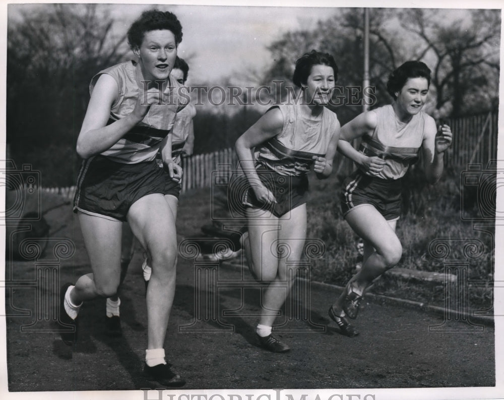 1957 Press Photo London England Selsonia Ladies Athletic Club Vintag 1957 Press Photo London England Selsonia Ladies Athletic Club Vintag