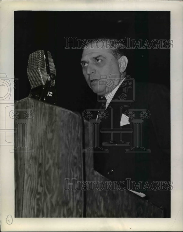 1943 Press Photo Reporter Raymond Clapper At Microphone During WWII ...