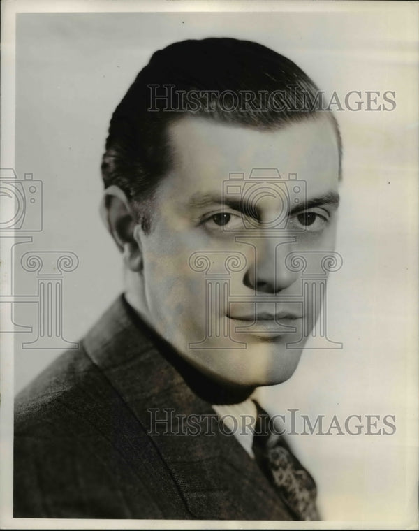 1943 Press Photo Thomas L. Thomas, Baritone Star of NBC's Manhattan ...