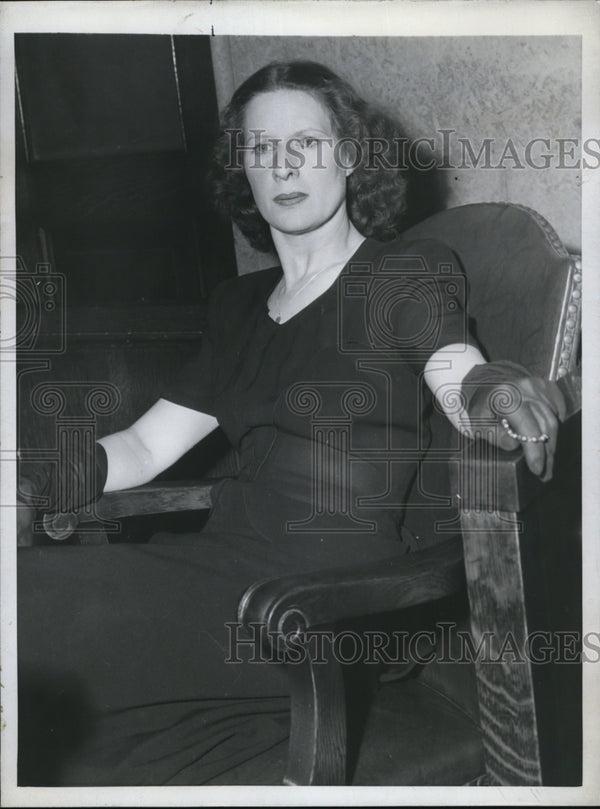 1946 Press Photo Mrs Doris Murray Defends Husband Donald in John Fletc ...